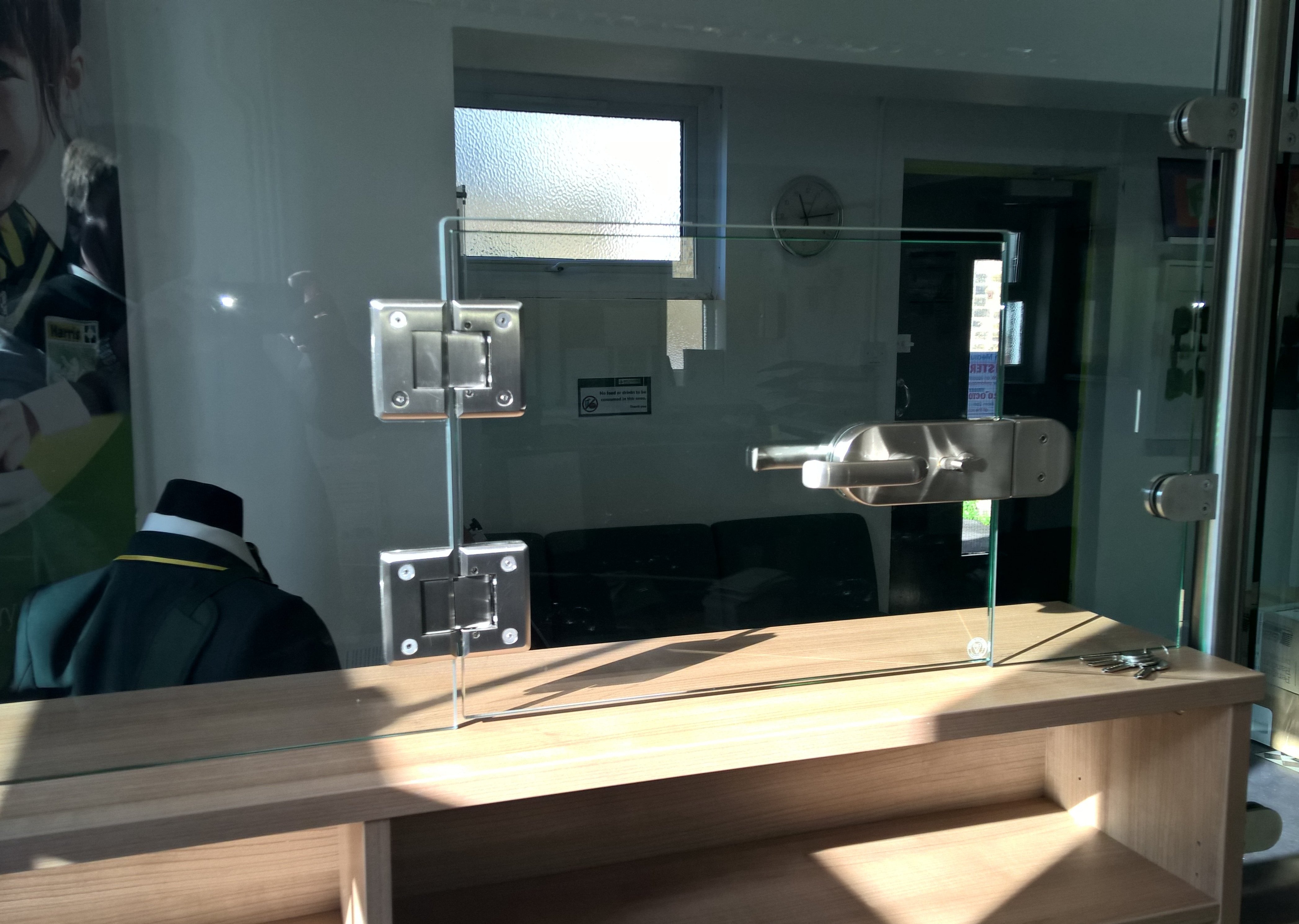 Glass Security Hatches – Screen Plus